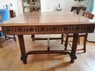 Tavolo in legno pregiato