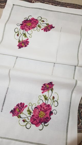 runner ricamato di lino