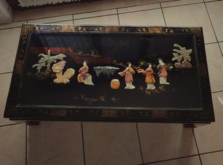 Tavolino cinese con intarsi in pietra di giada