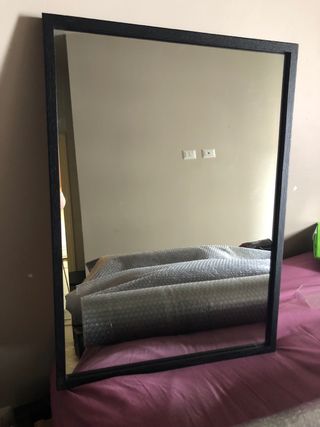 Specchio con cornice nera