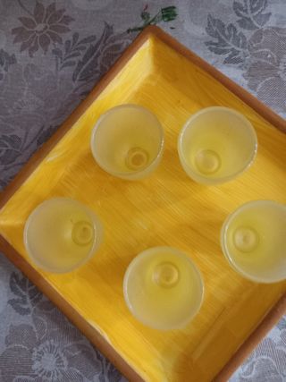 5 bicchierini + vassoio terracotta    4euro