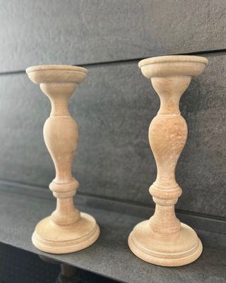 Candelabri in legno chiaro