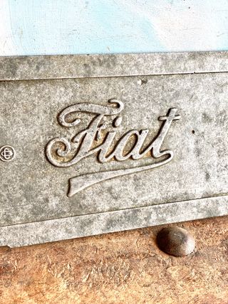 Particolare targa  italiana, marca Fiat