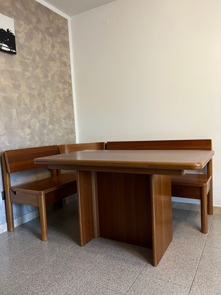 Tavolo da cucina o taverna con giro panca