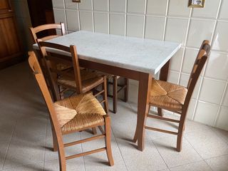 Tavolo + 4 sedie