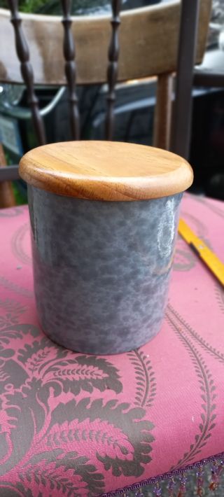 vaso nuovo con coperchio ermetico €4