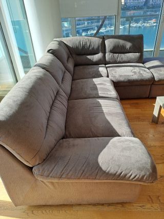 salotto :divano angolare,mobiletti,tavolinetto