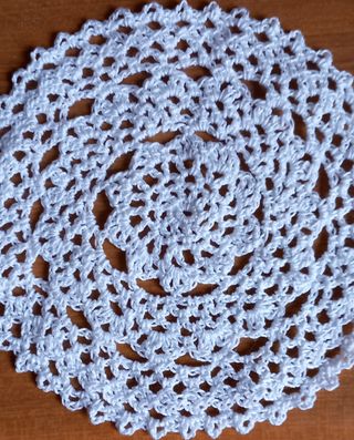 centrino a uncinetto diam 15 cm