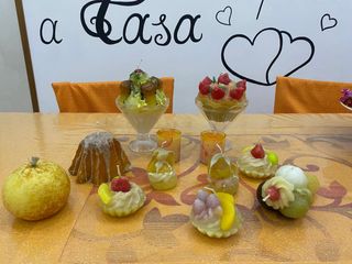 Candele in cera a forme di vari dolci