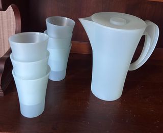 Set da 6 di bicchieri e caraffa di plastica