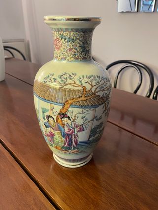 Vaso cinese chiaro