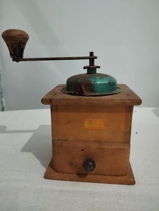 Macinino prima metà del 1900. Funzionante