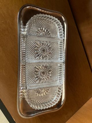 Antipastiera in acciaio e vetro.