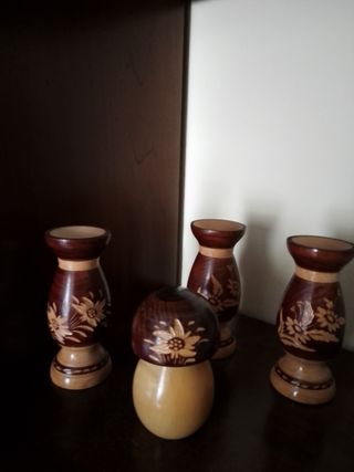 vasetti in legno incisi a mano