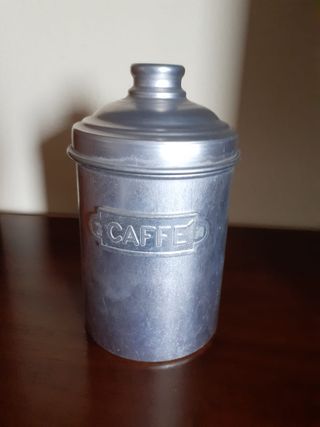 vecchio barattolo in alluminio