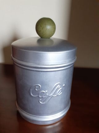 vecchio barattolo in alluminio