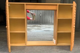 Mobiletto da bagno con specchio