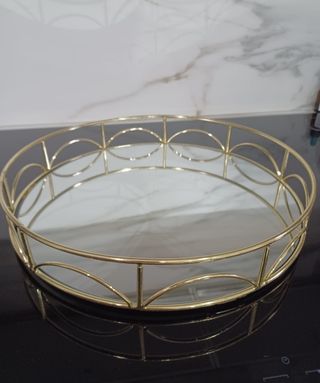 Vassoio color oro con base specchiata