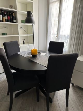 Tavolo rotondo con 4 sedie