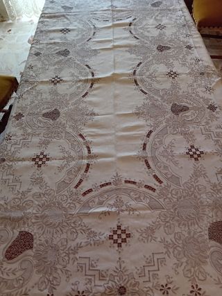 Tovaglia da tavola in puro lino decorata a mano