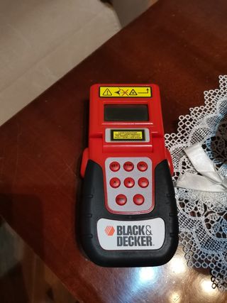 Misuratore di distanze laser "Black and Decker"