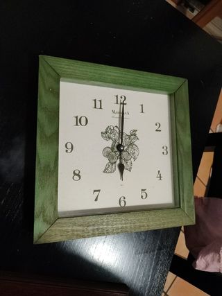 Orologio in legno da appendere