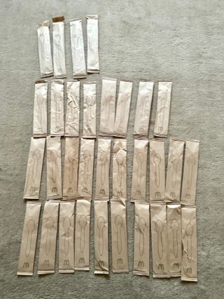 28 cucchiai più 4 posate