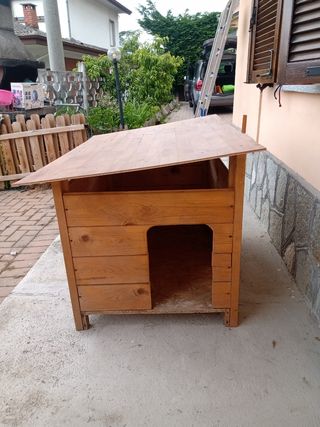 cuccia in legno per cani