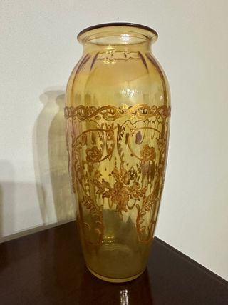Vaso in vetro dipinto a mano