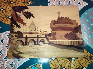 Quadro di legno intarsiato