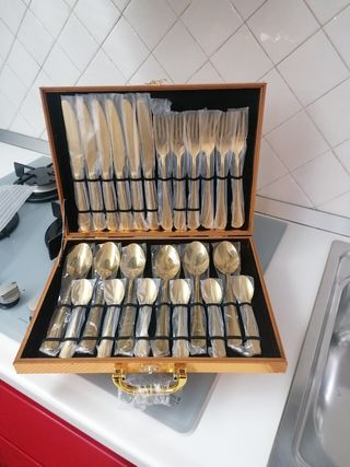 set di posate da 24 pezzi in acciaio con valigetta