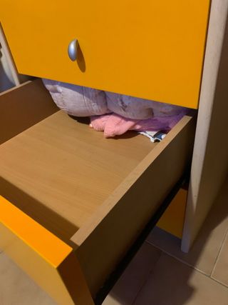 Scrivania con cassettiera