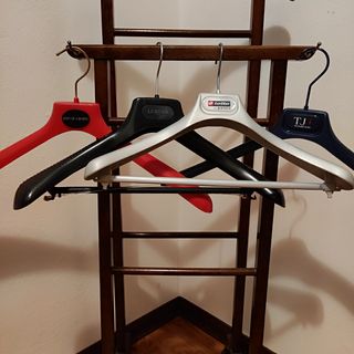 Grucce appendiabiti firmate