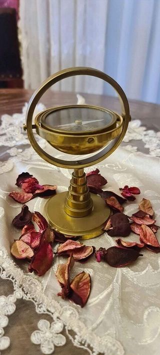 Antica bussola navale inclinabile