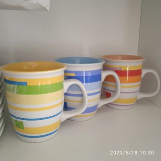 tre tazze mug multicolori