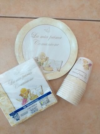 piatti, bicchieri e tovaglioli carta comunione