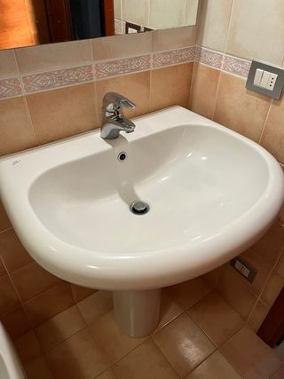 Lavandino 68 cm per 57 cm altro 98 cm mai usato