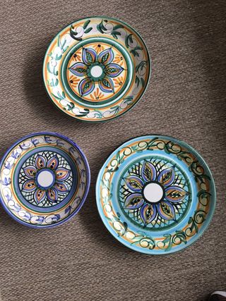 Bellissimi piatti in ceramica da appendere