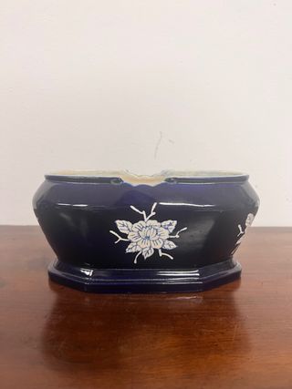 Centrotavola in ceramica blu dipinta a mano