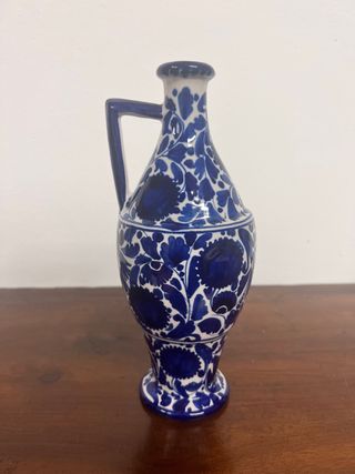 Bottiglia in ceramica di Faenza blu dipinta a mano