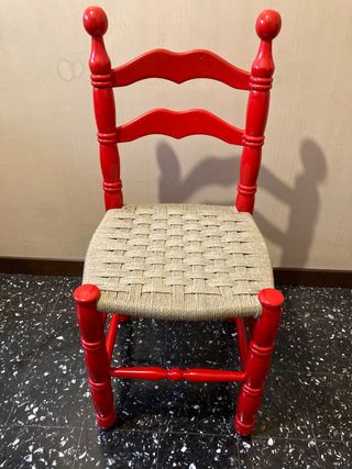 Due sedie da cucina in legno laccato rosso