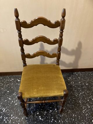 Sei sedie da soggiorno in legno