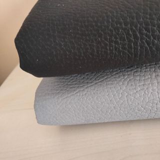 similpelle grigia e nero