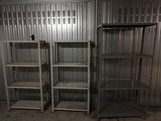 scaffali in metallo