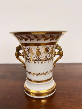 Vasetto in ceramica francese dipinta. Amano e oro.