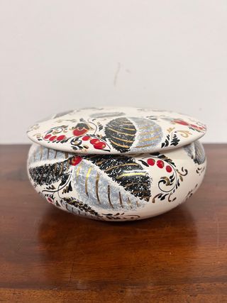 Centrotavola in ceramica di Albissola di Turi.