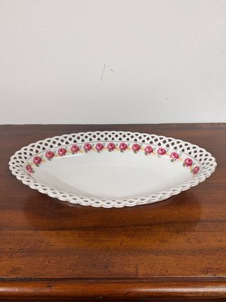 Vassoio in ceramica Francese dipinto a mano.