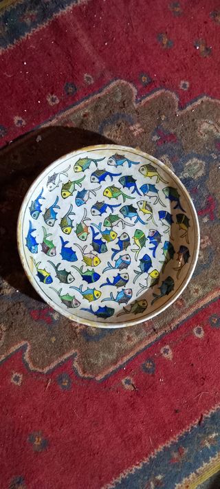 Piatto in ceramica decorato a mano