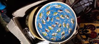 Piatto in ceramica decorato a mano