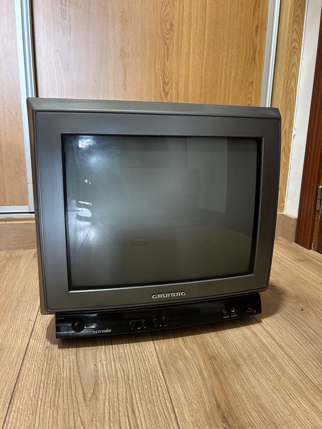 Tv Grundig CRT 14 pulgadas de segunda mano por 20 EUR en Madrid en WALLAPOP